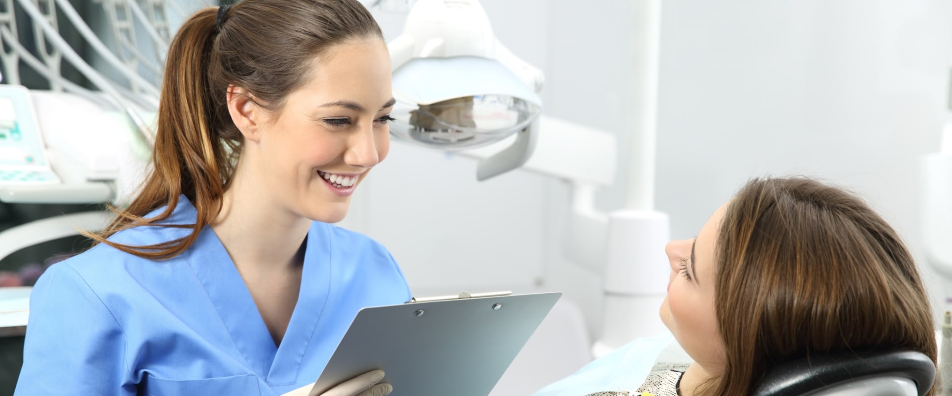 How A London Dentist's Assistant Assists With Your Dental Veneers Procedure